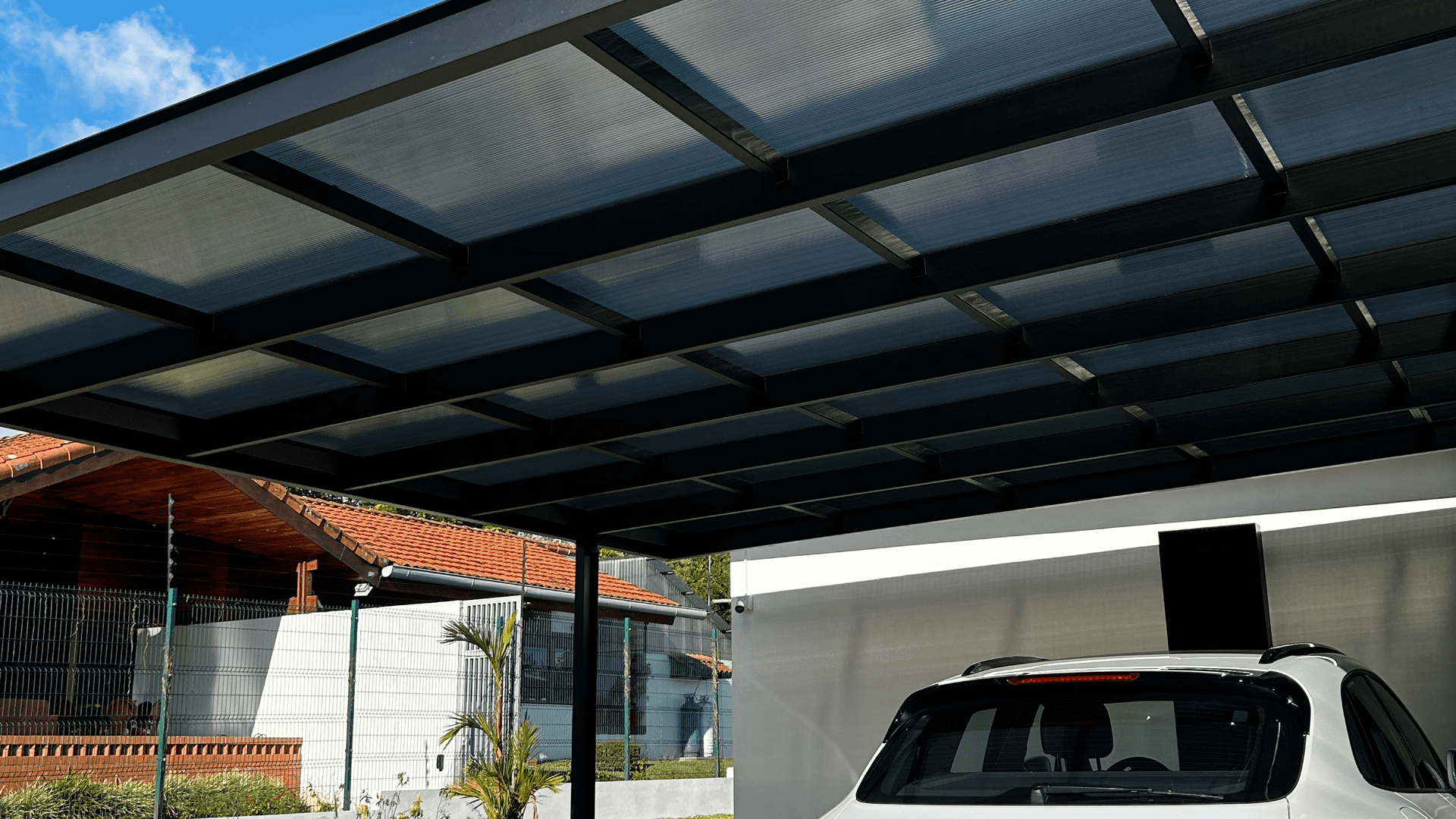 Policarbonato para Exteriores: Durabilidad y Elegancia